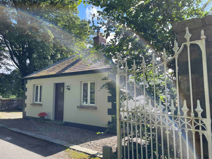 Charming Traditional Gate Lodge Near Gortin Glen - Omagh