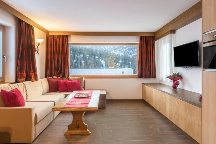 Cozy Holiday Apartment "Alexandra" With Mountain View, Wi-fi, Balcony & Terrace - Val Gardena
