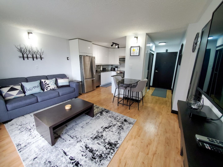 Cozy 1-bedroom In The Heart Of Edmonton W/parking - Edmonton, Canada