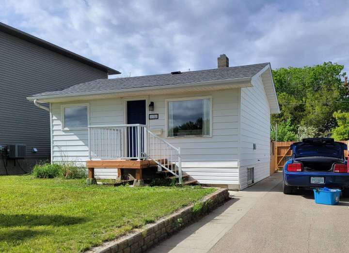 #1034 Cute Little 3 Bedroom House - Moose Jaw