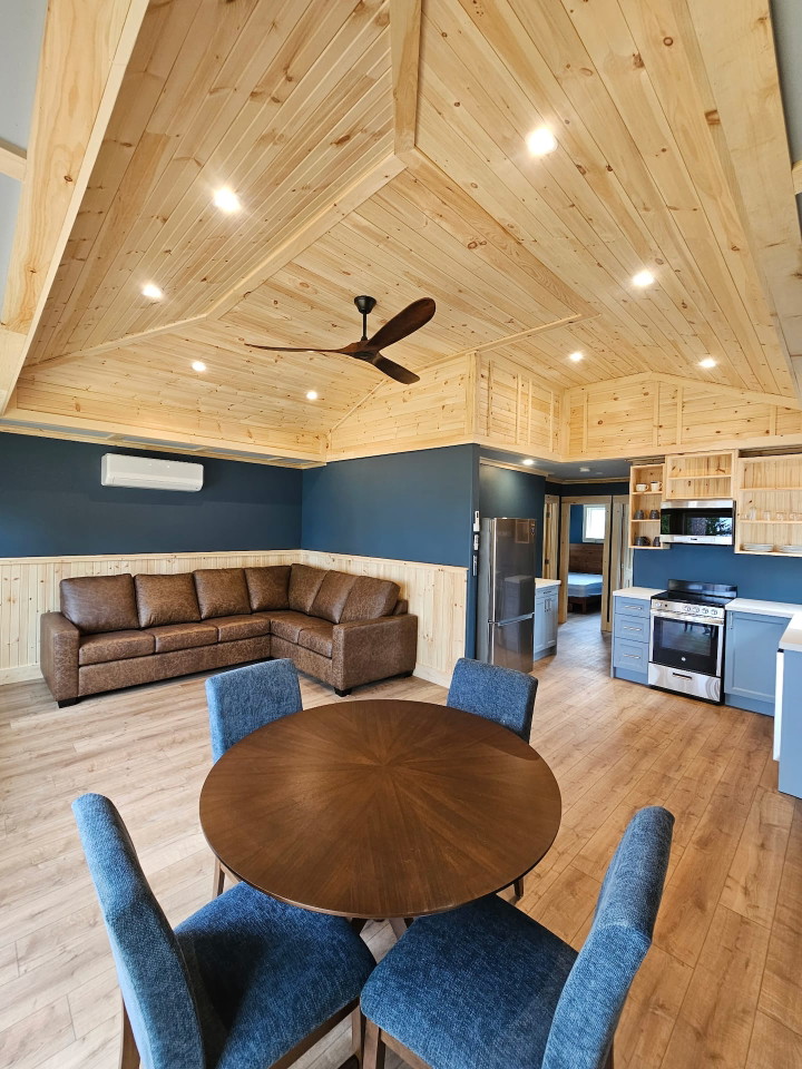 Balsam Lake Wolf Cottage Retreat - Kawartha Lakes