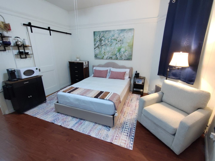 Clean Cozy First Floor Studio - Rhode Island