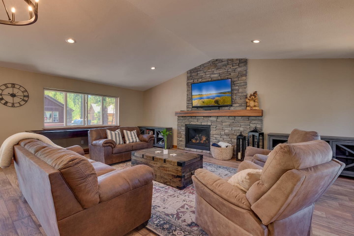 Alpine Home W/ Hot Tub & Fire Pit - South Lake Tahoe, CA