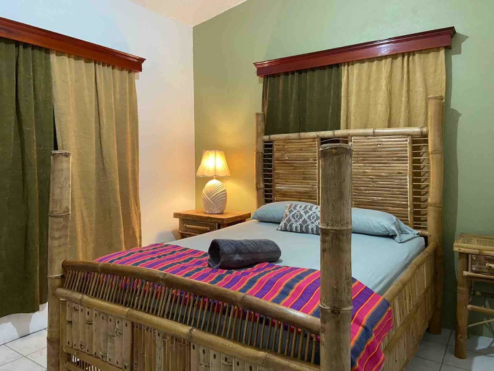 Howler Monkey House/wifi/ Free Shuttle /Ac - Belize