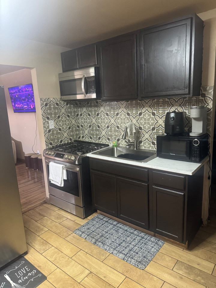 Cozy Cabin Quiet Ranch House(2 Bedrooms Available) - Warren, MI