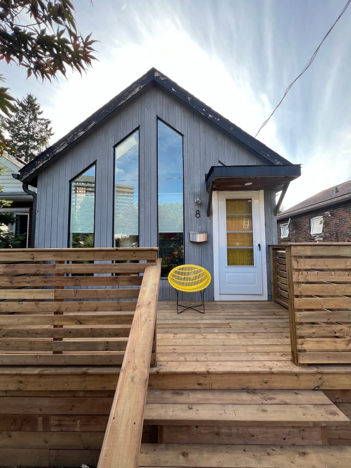 Modern Danforth Bungalow Near Subway - Toronto, ON