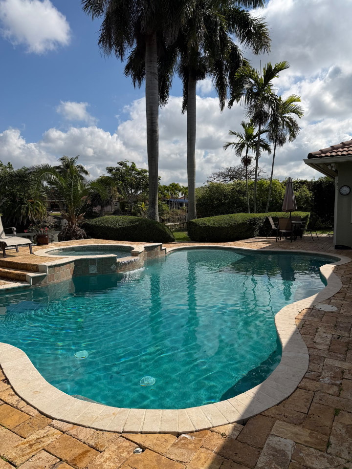 Waterfront Home 3/3.5 Resort Style-heated Pool* - South Miami, FL