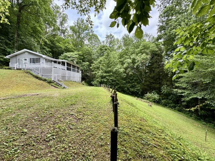 Dale Hollow River Cottage + Free Kayaks - Jamestown, TN