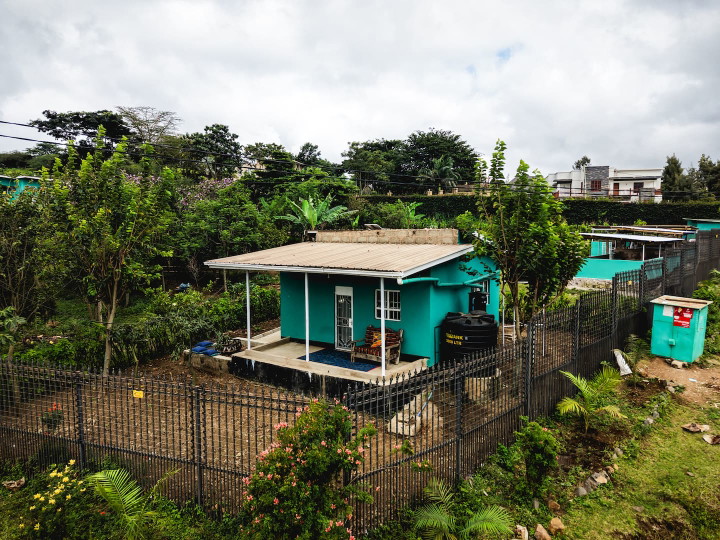 Tiny House On Family Farm Near Arusha Airport - Tanzania