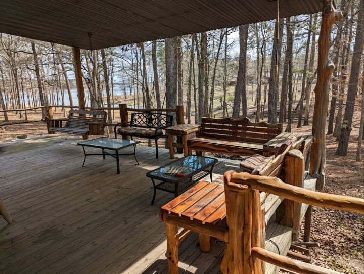 Cozy Lakefront Cabin, Covered Back Porch - 2br|2ba - Sam Rayburn, TX