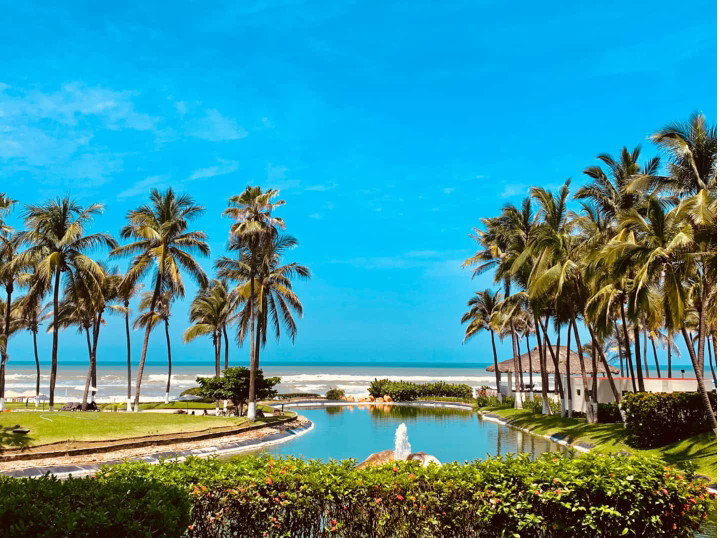 Tropical-style Oceanfront Apartment | T103 - Acapulco