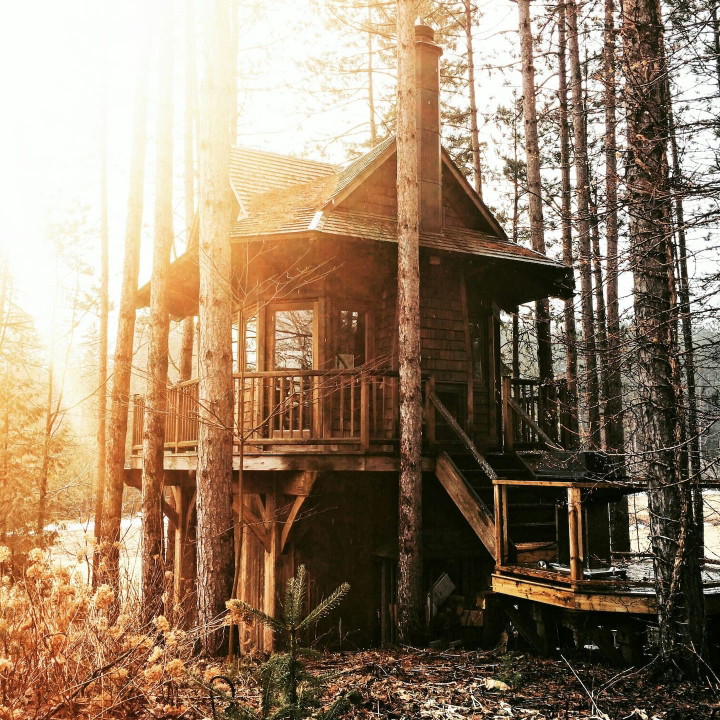 Tree House Getaway - Port Perry