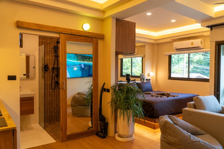 Brand New Condo Supper King Bed Smart Tv - Thailand