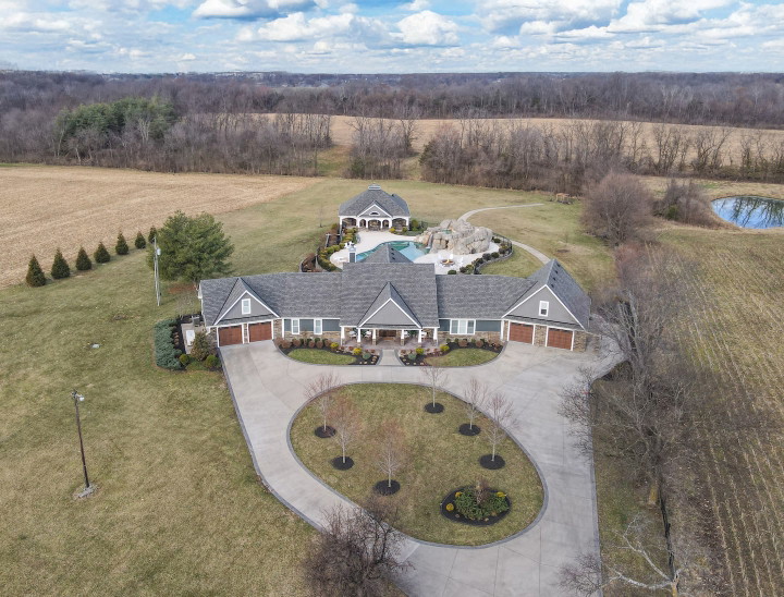 The Bluegrass Grand Estate: Bourbon Trail Luxury - Bardstown, KY