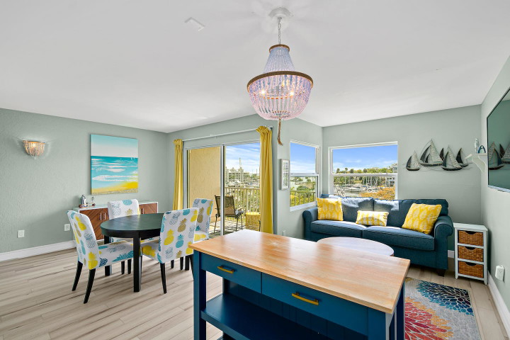 Top Floor - Downtown Condo With Marina Waterfront View - Melbourne Beach, FL