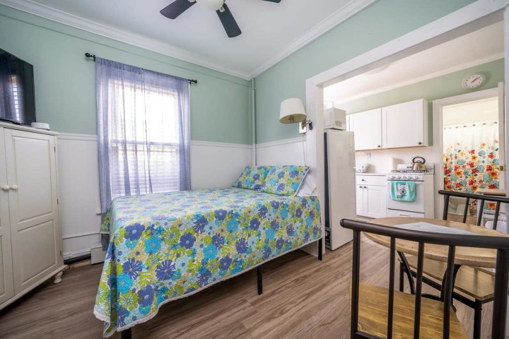 Cozy Studio 2 Blocks To Beach & Main Ave | Full Kitchen | Near Asbury Boardwalk - Belmar, NJ
