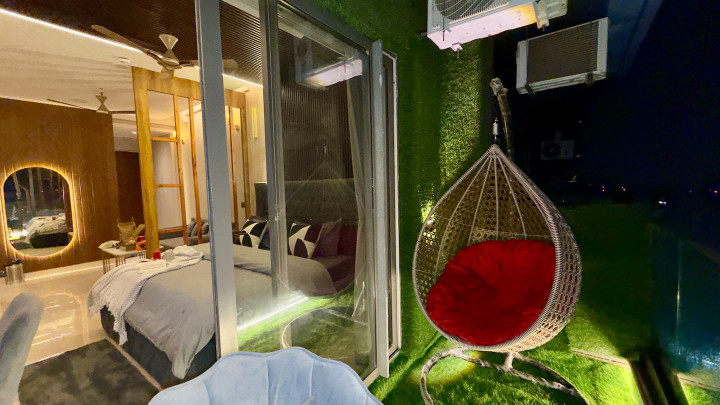 The Mosaic House | 20th Floor Studio Apartment - Ghaziabad