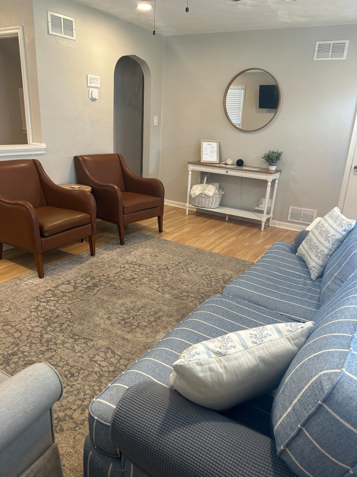 Cozy Beach Cottage! One Block To The Beach! - Norfolk, VA
