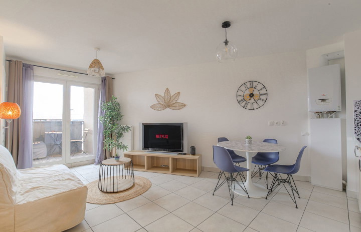 Cosy Et Calme Avec Parking - Villeurbanne