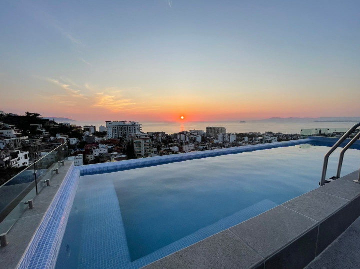 Xl Studio + Rooftop Pool/gym Above Romantic Zone! - Puerto Vallarta