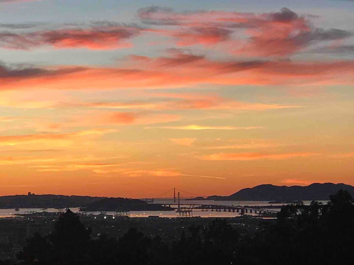 Bridgesview Spa & Couples Retreat, Easy Parking - Oakland, CA