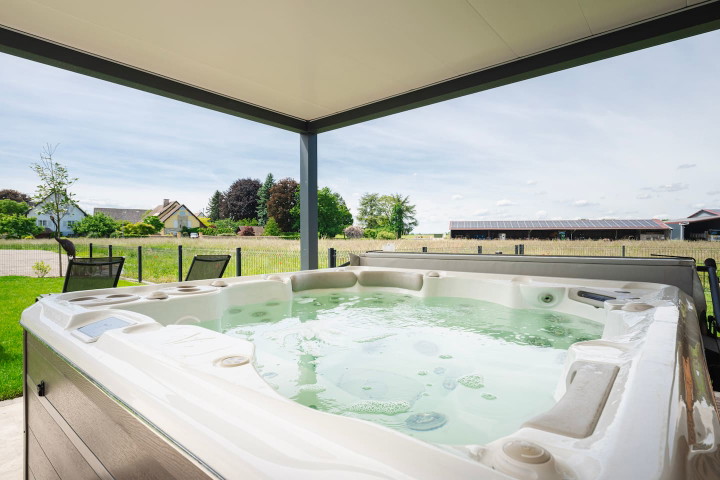 Private Jacuzzi, 3 Suites, Enclosed Garden & Parking - Strasbourg