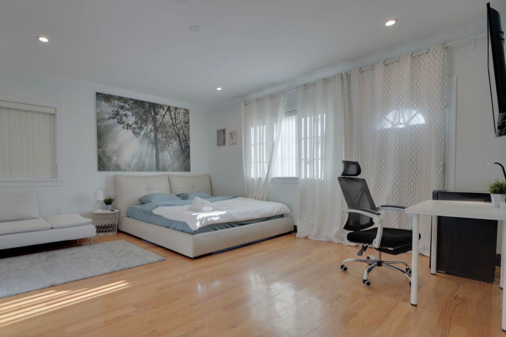 Cozy Guest Suit W/ Private Bath / King Size Bed - New York City