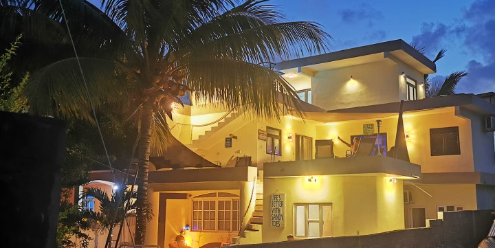 Chequers: Luxury Apartment For 4. Pool, Bar & Bbq - Mauritius
