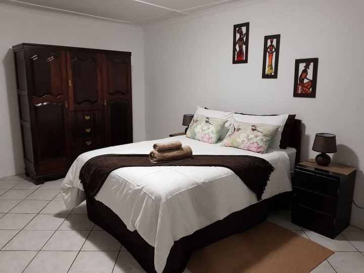 African Dwarf Kingfisher Guesth - Malachite Unit. Consist Of A 2 Bedroom House With A Lounge Open Plan Kitchen And A Loely View On The Garden1 Bathroom To Share For A Family - Eshowe