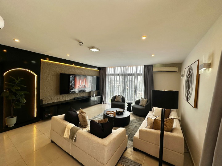 Black Home 75tv, 5mints From Beach & City - Dar es Salaam