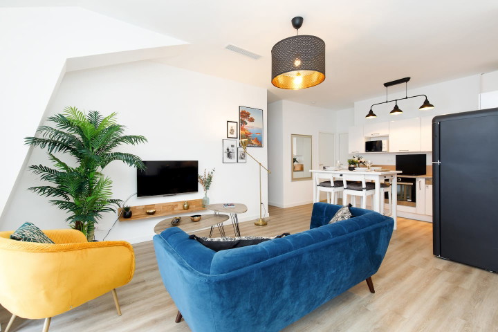 Central Cannes 2br Apt + Peaceful Terrace - Le Cannet