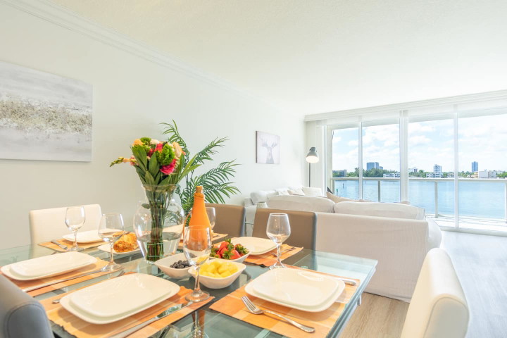 Renovated Condo W/ Amazing Bay Views | Walk To The Beach - North Miami