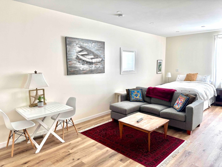 Robinwood Studio Guest House - Canada