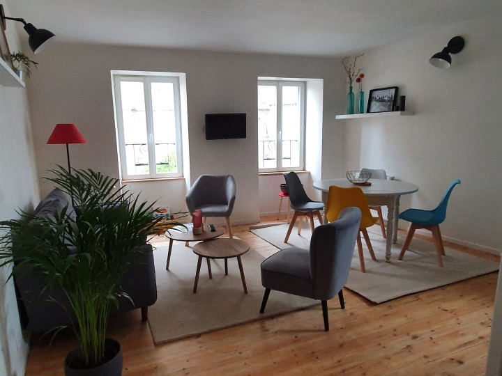 2 Bedroom Apartment, 4 Minutes From Puy Du Fou, Heart Of The City - France