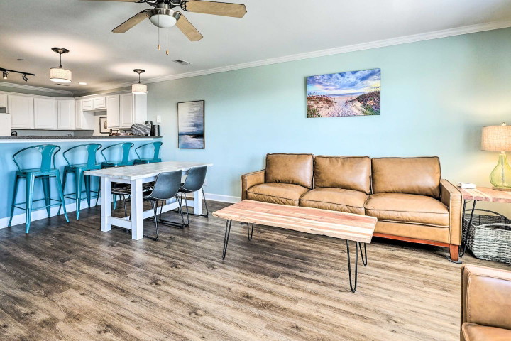 Oak Island Condo - Walk To The Beach! - Oak Island, NC