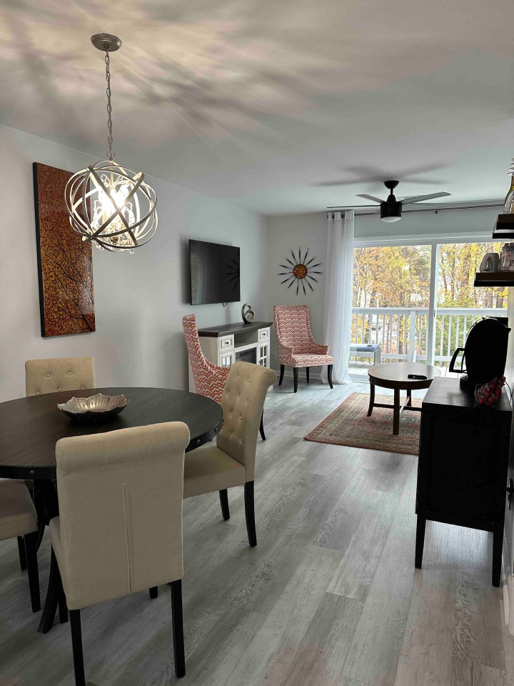 Stylish Condo - Charleston, SC
