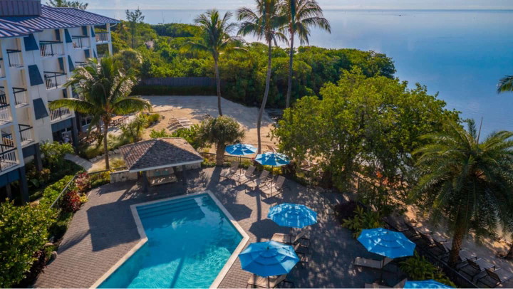 Guest Room, 2 Queens, Balcony, 3 Pools & Parking - Islamorada, FL