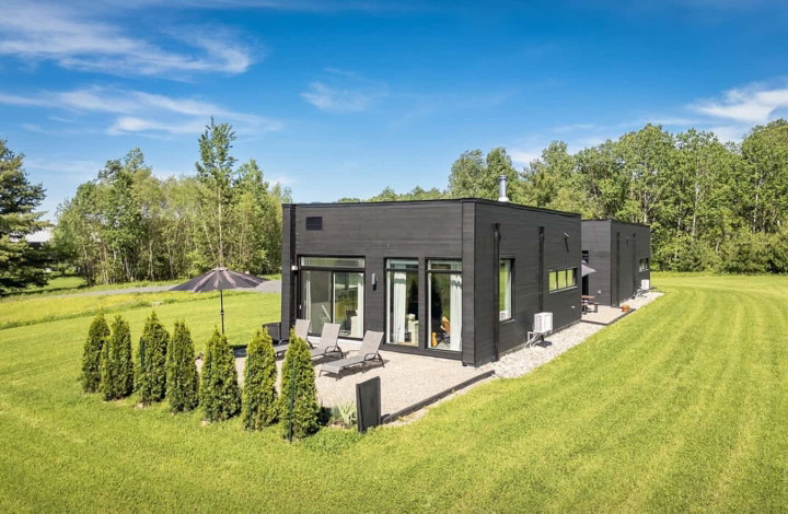 Modern, Clean, Natural Light Filled Chalet - Sutton