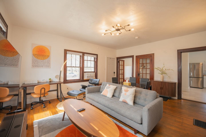 Spacious & Stylish House + 85tv Near Uiuc & Carle - Urbana, IL
