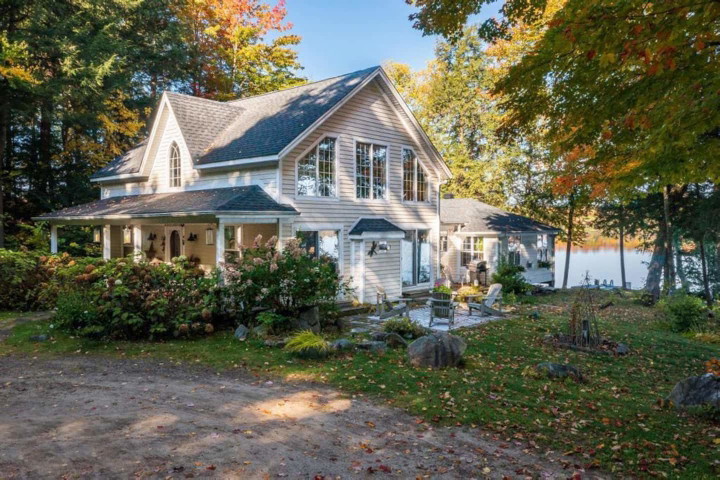 Designer Waterfront Retreat L Dock Kayaks Firepit - Bracebridge