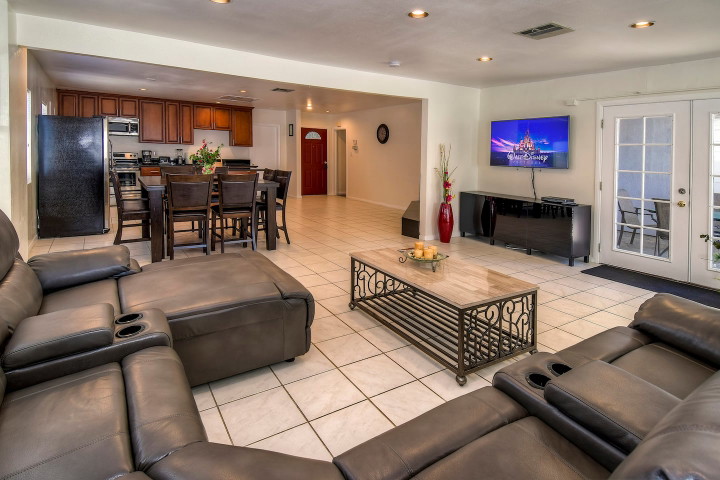 2250 Sqft Spacious 4bd/3bth House, 20 Mins Walk To Disneyland, Fireworks View!! - Anaheim