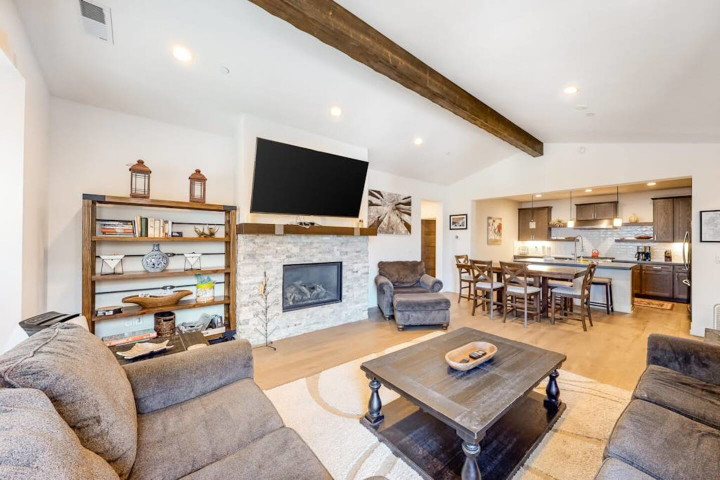 Modern 3br | Balcony | W/d | Fireplace | Views - Mammoth Lakes, CA