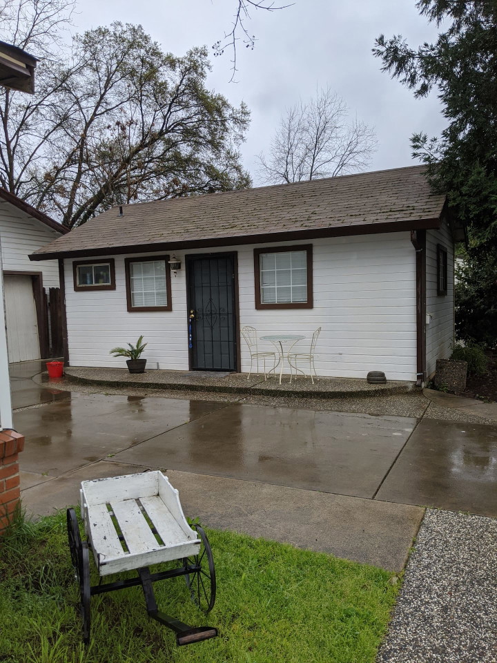Cozy Cottage - Citrus Heights, CA