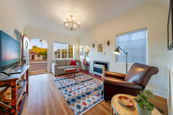 Charm | Near 4th Ave | Walk To U Of A | 1 Br 1 Ba - Tucson, AZ