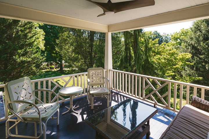 Private Downtown Sunny Retreat W/ Spacious Balcony - Lewisburg, WV