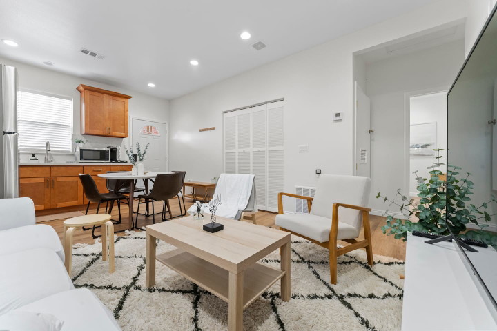 Cozy 2-bedroom Private Guesthouse Near South Coast - Costa Mesa, CA