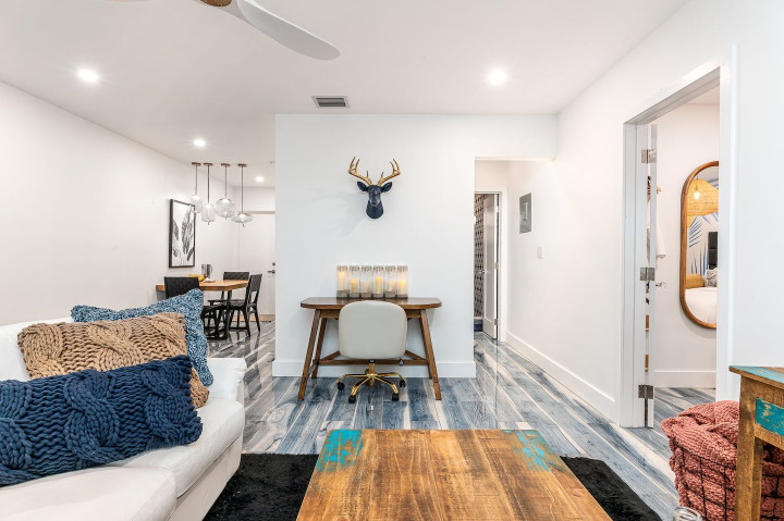 Next To Boca & The Beach | Tropical & Trendy 1-br - Boca Raton, FL