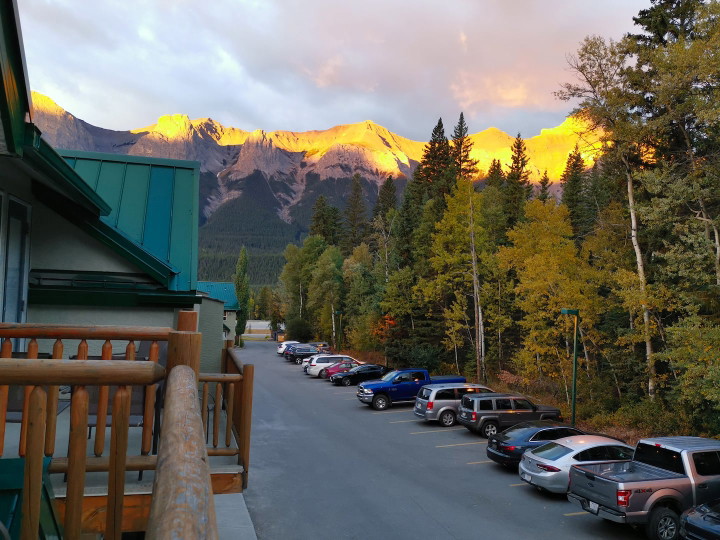 Renovated Modern Rustic Mountain Chalet | 2br 2ba - Alberta