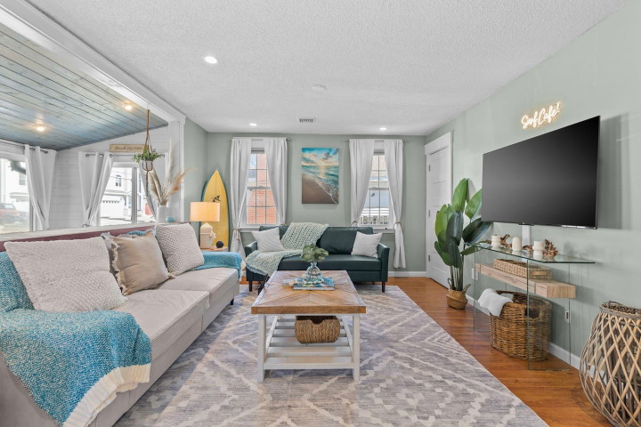 Boho Beach House W/foosball & Patio - Norfolk, VA