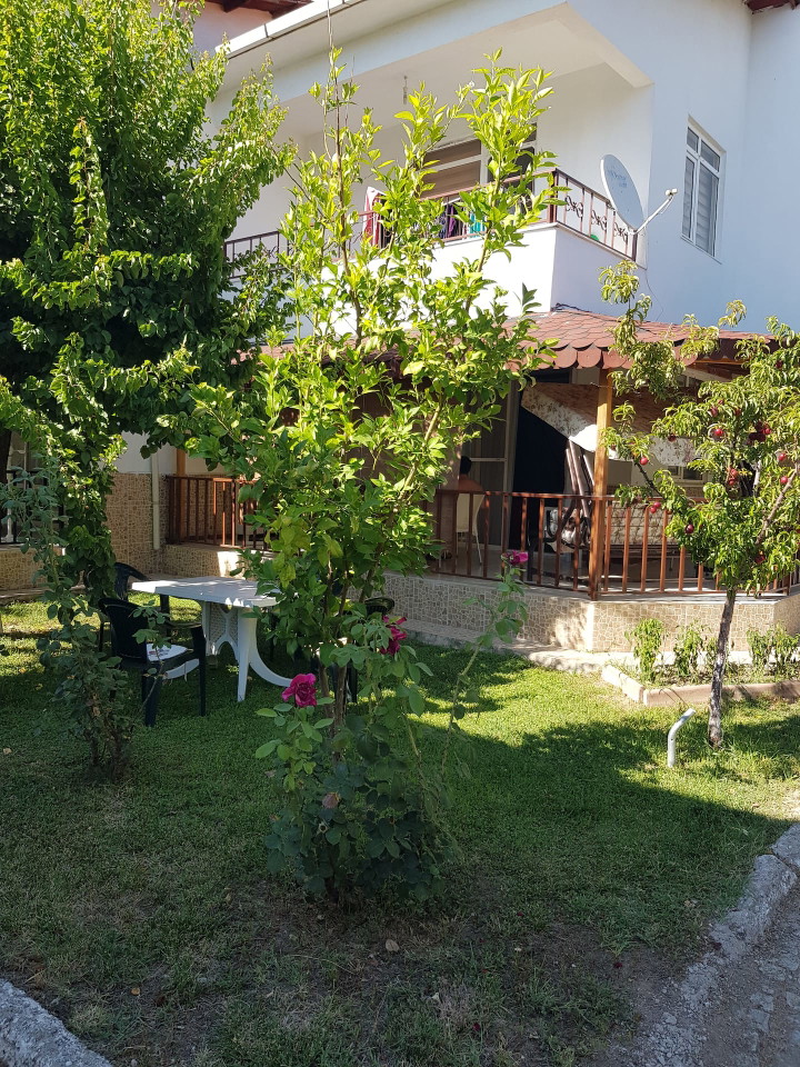 Havuzlu Bahçeli Huzurlu Bir Villa - Bademli